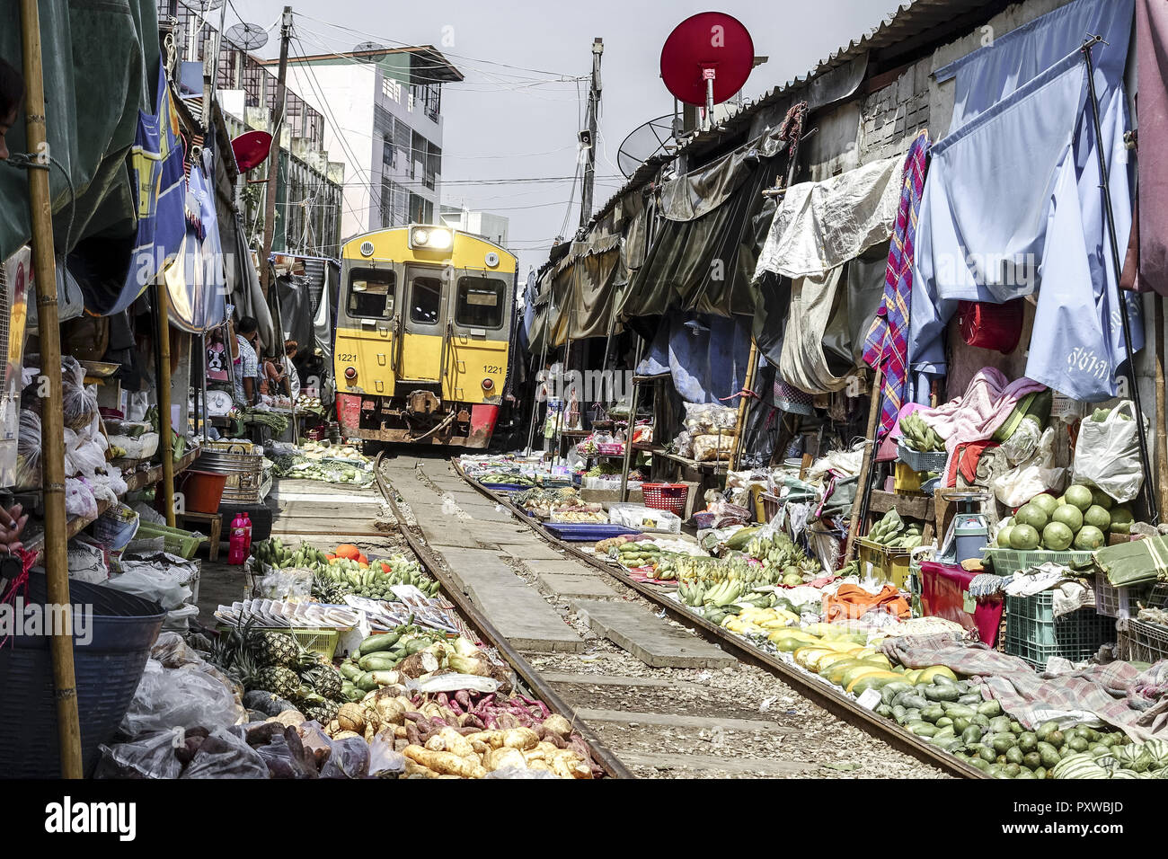 Maeklong Train Market Stock Photo - Alamy