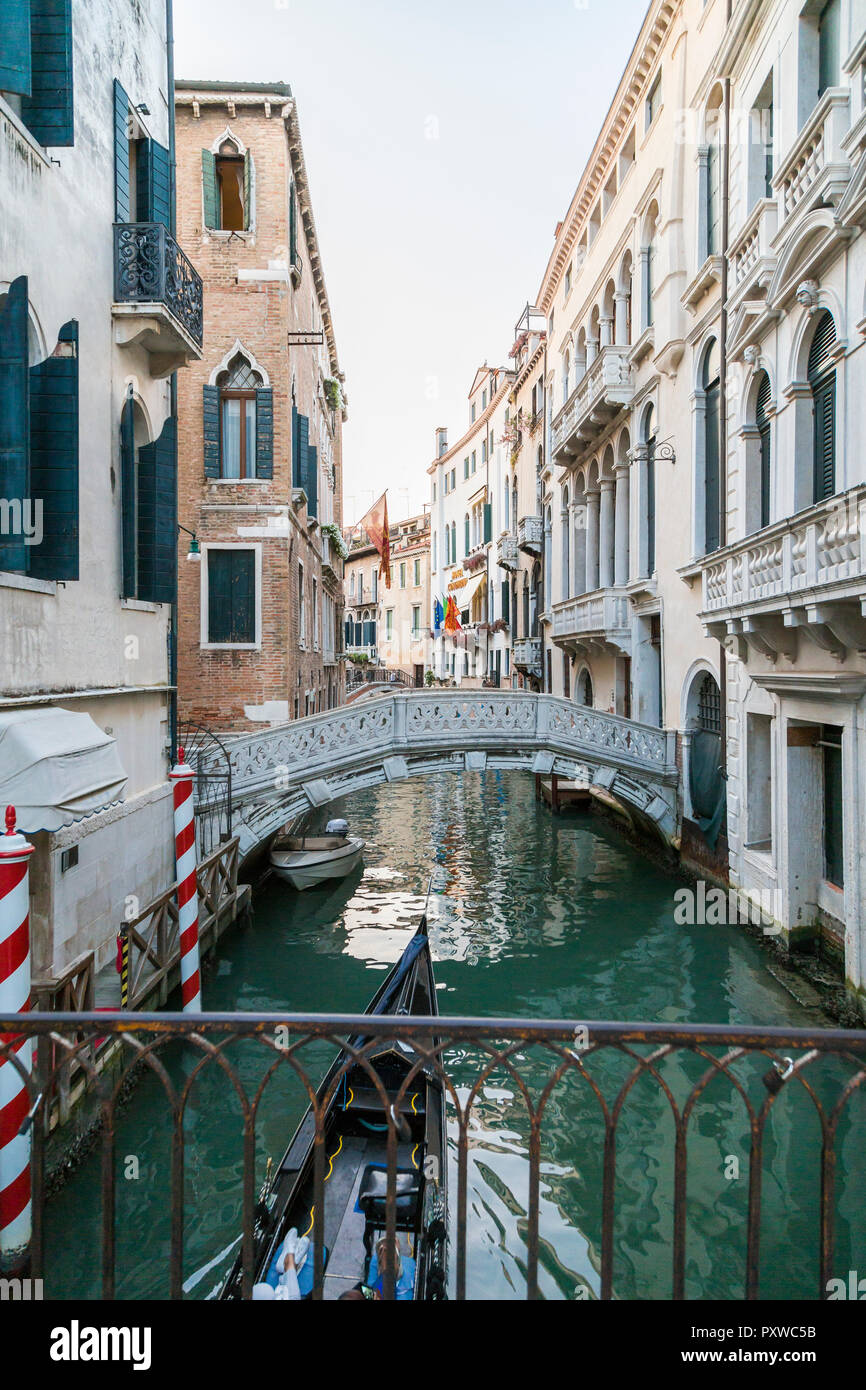 Venice canal and bridge hi-res stock photography and images - Alamy
