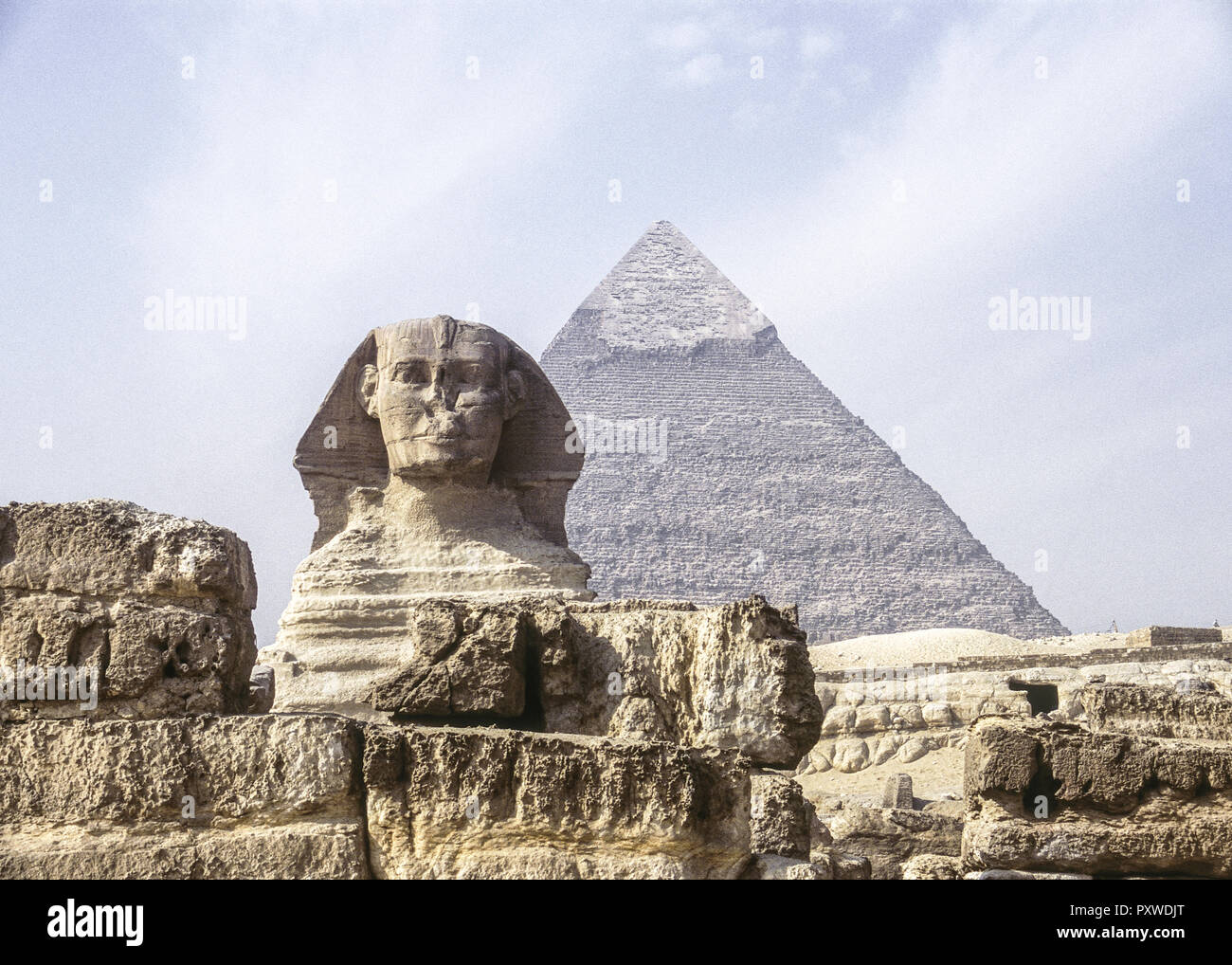 Sphinx und Chephren Pyramide, Gizeh, Kairo, Aegypten Stock Photo - Alamy