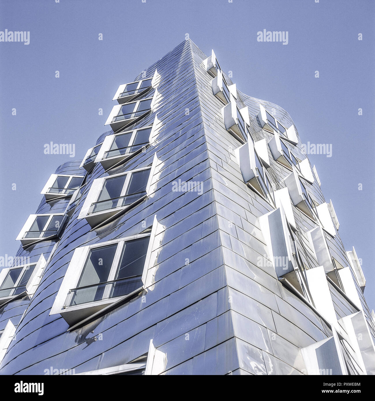 Buerogebaeude, Gehry-Bauten, Medienhafen, Duesseldorf Stock Photo - Alamy