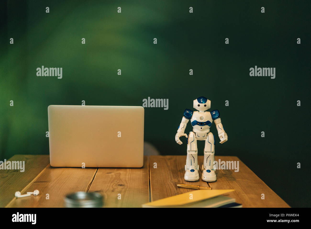 Robotics helper hi-res stock photography and images - Alamy