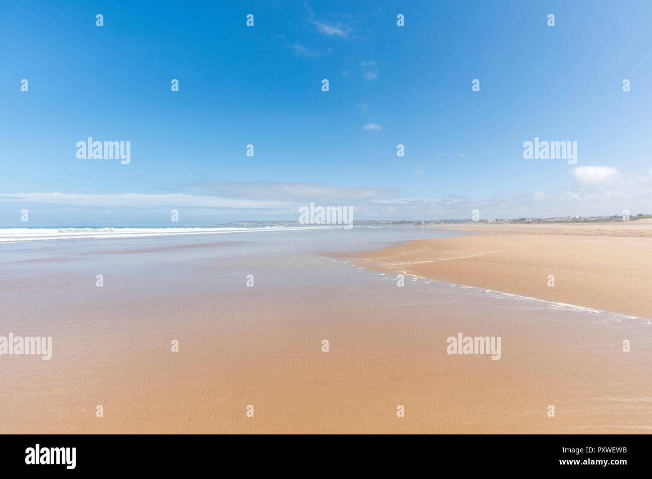Emtpy beach hi-res stock photography and images - Alamy