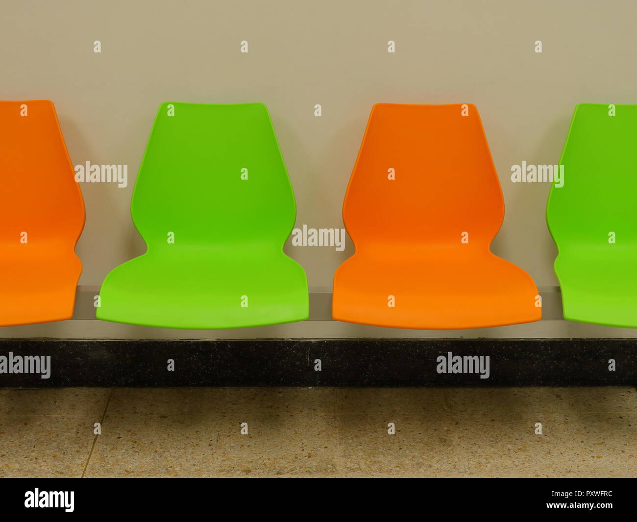 Chairs in waiting hi-res stock photography and images - Alamy