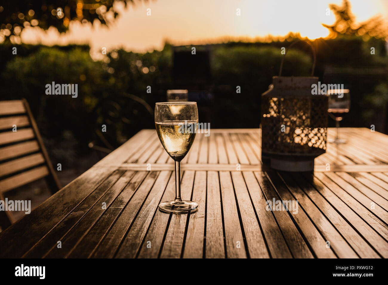 Wine evening table garden garden hi-res stock photography and images ...
