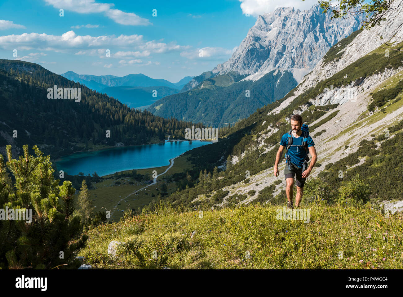 Austria, Tyrol, Young man hiking in the maountains at Lake Seebensee ...