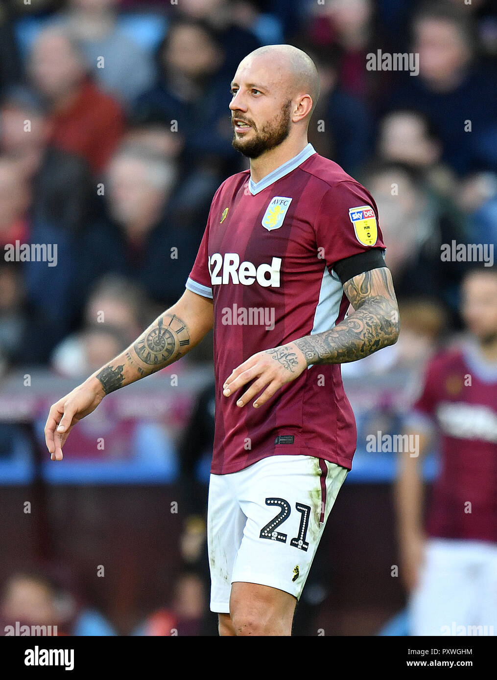 Aston Villa's Alan Hutton Stock Photo - Alamy