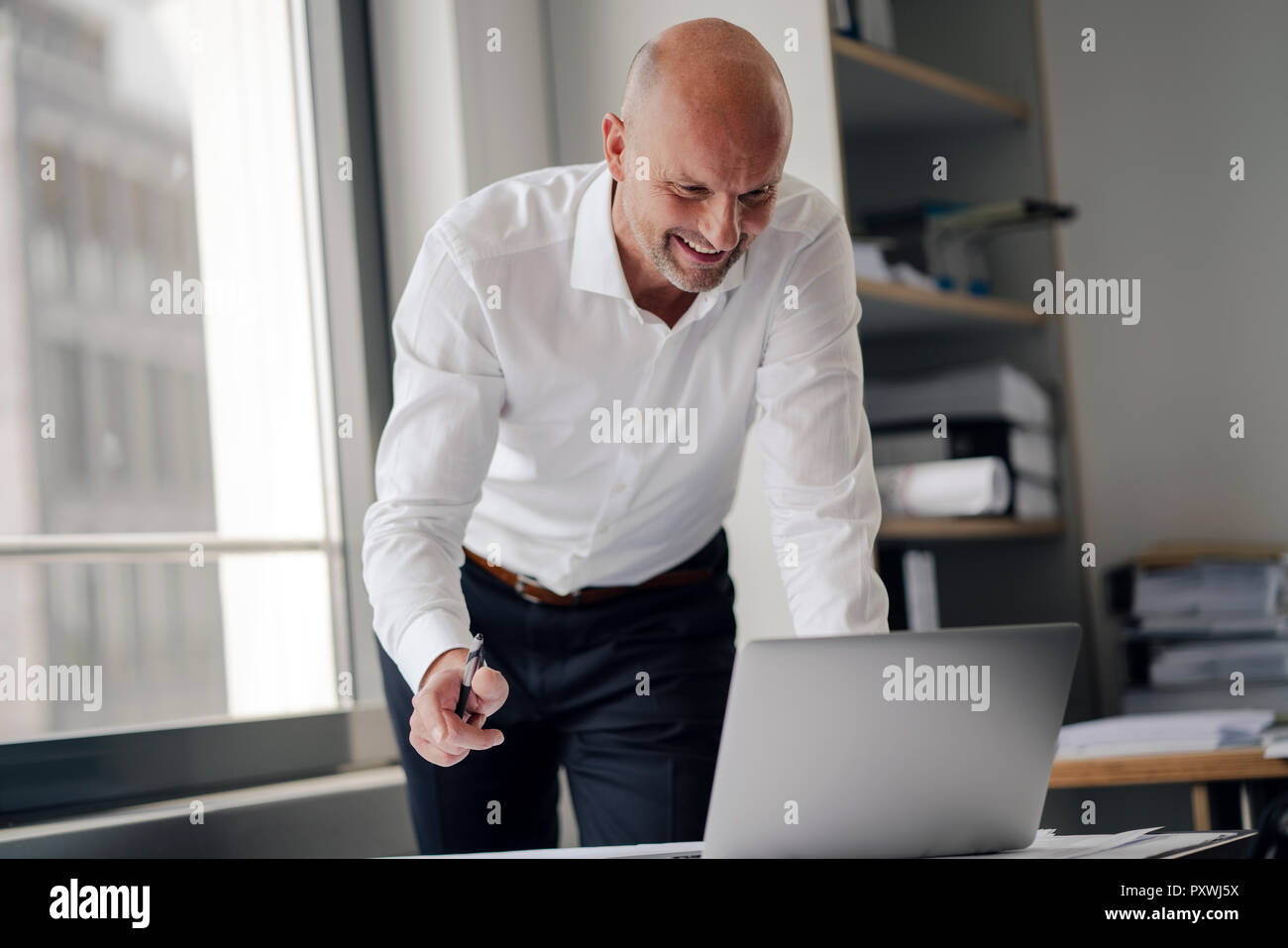 Making a phone call science hi-res stock photography and images - Alamy