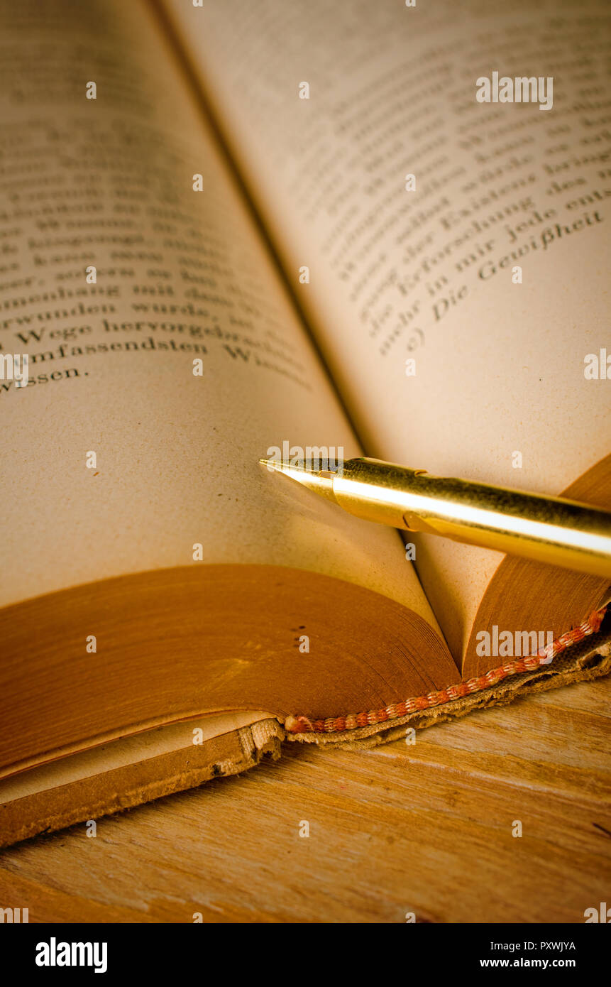 Book and fountain pen, an educational concept Stock Photo - Alamy