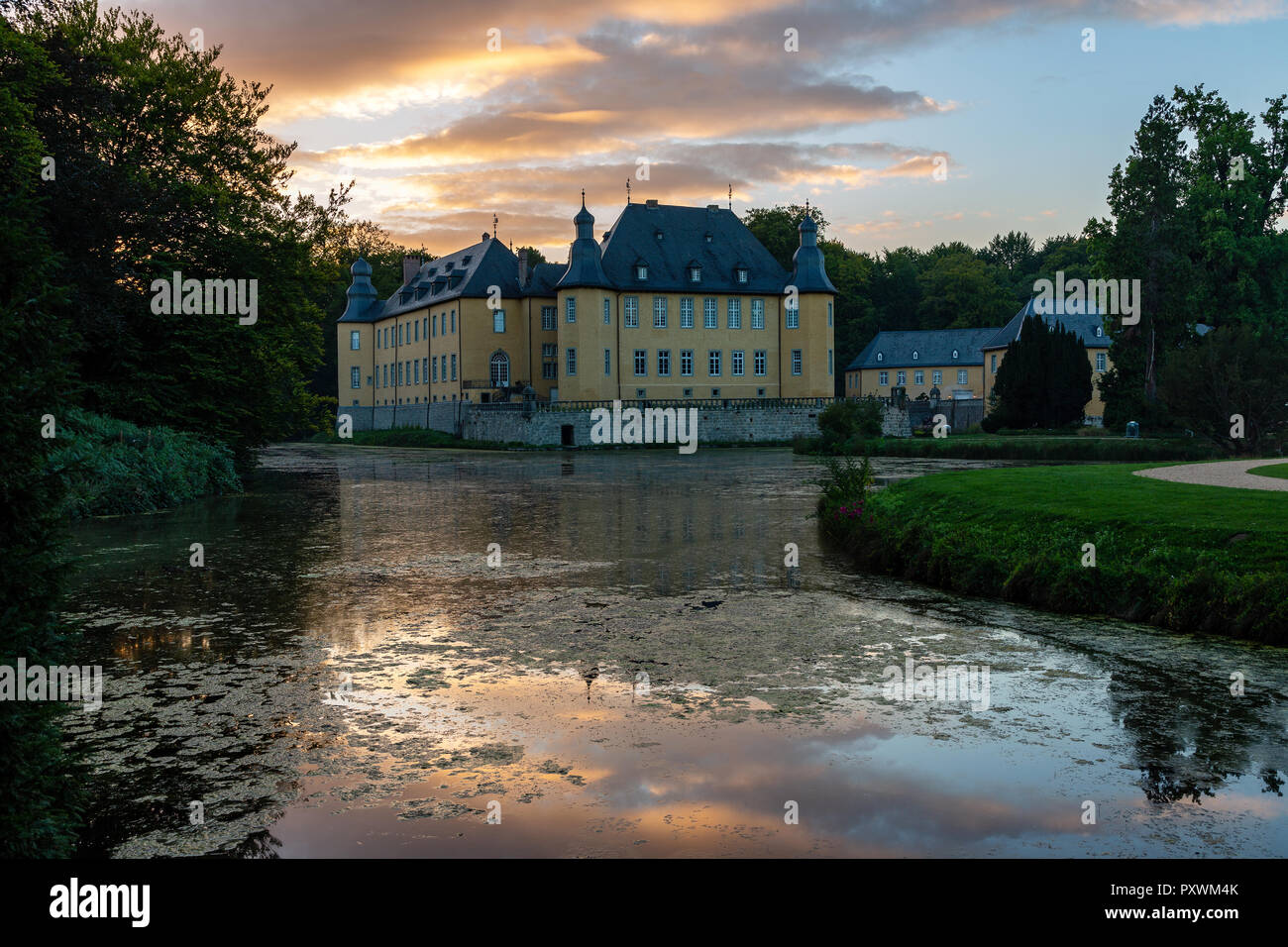 castle and river, Castle Dyck Stock Photo - Alamy
