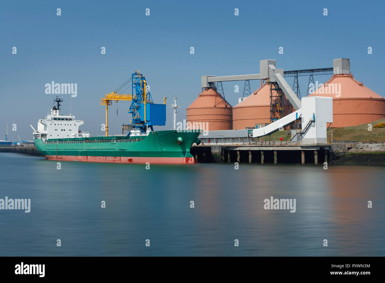 Silos ship port hi-res stock photography and images - Alamy