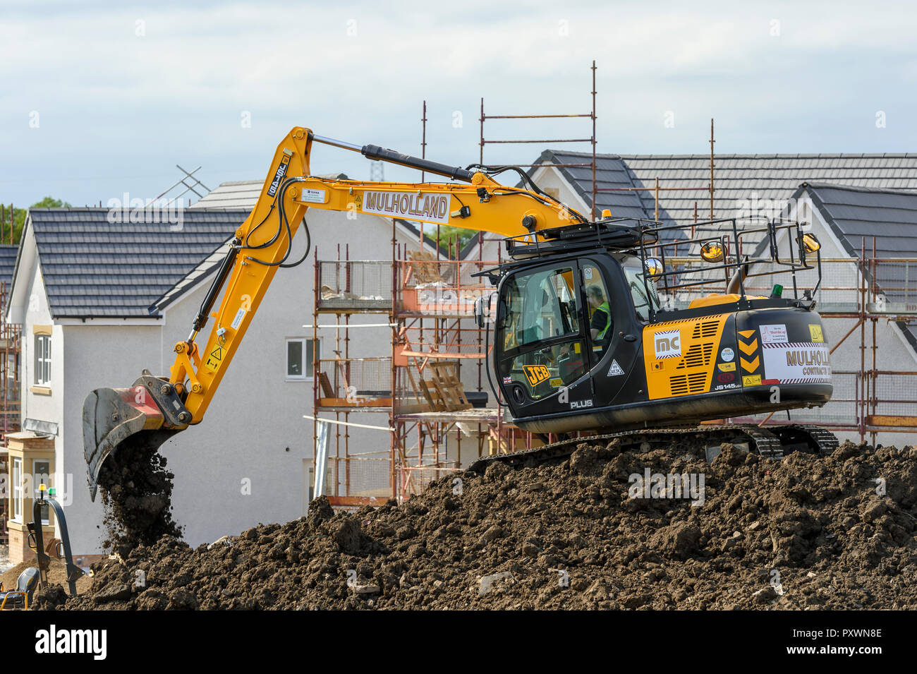 Jcb house build hi-res stock photography and images - Alamy