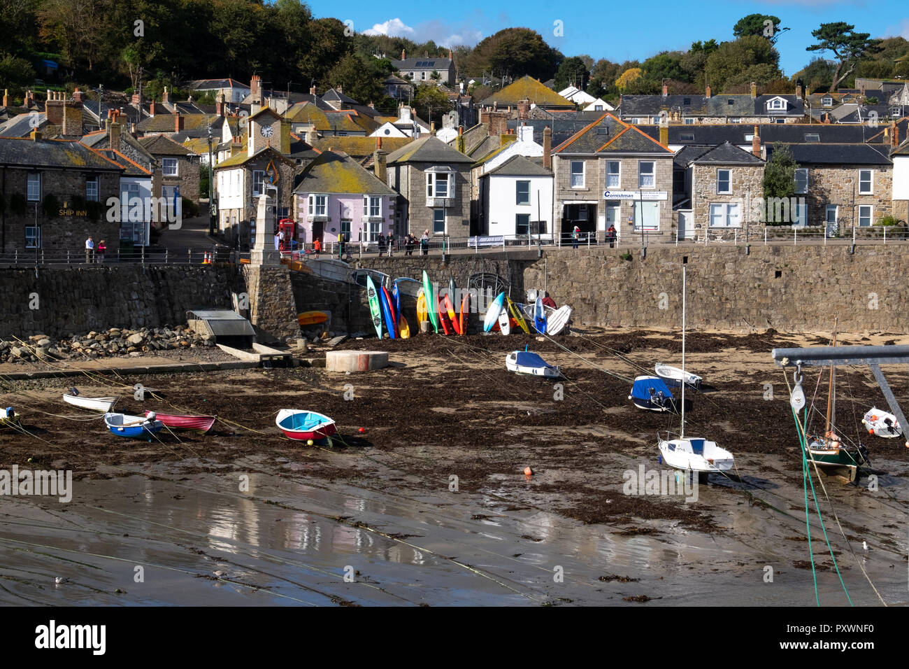 Traditional surf board hi-res stock photography and images - Alamy