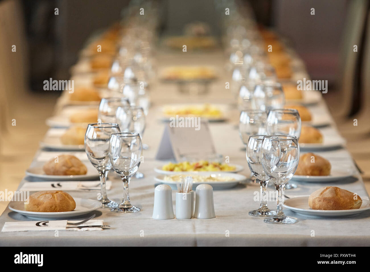 Table setting for reception at indoor restaurant Stock Photo - Alamy