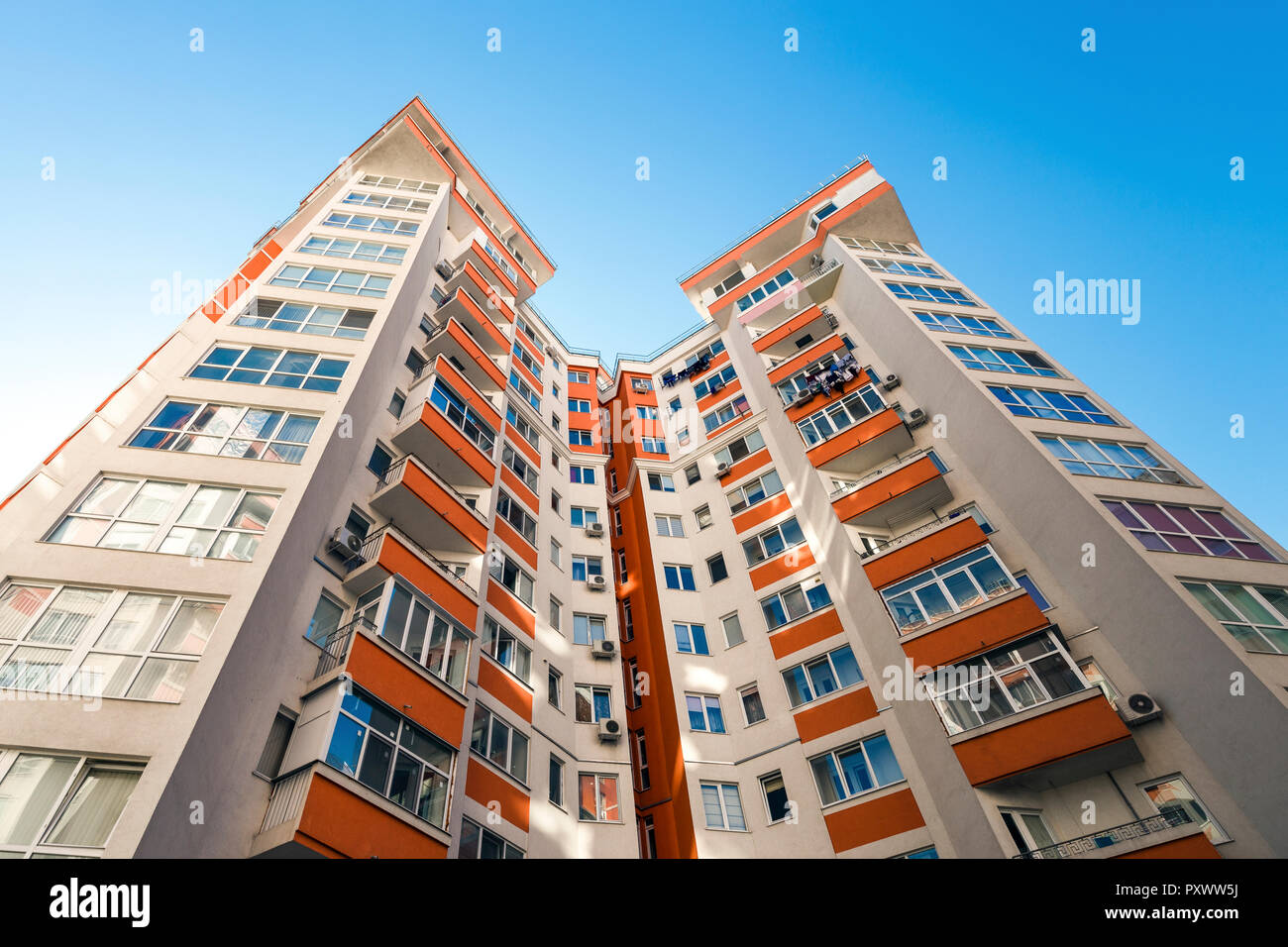 Office building complexes hi-res stock photography and images - Alamy