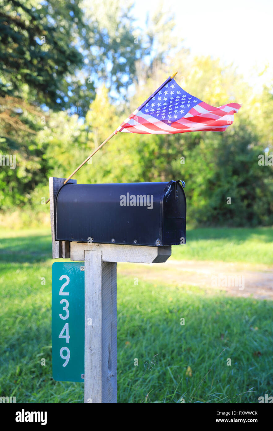 Mailbox american flag hi-res stock photography and images - Alamy Mailbox american flag hi-res stock photography and images - Alamy