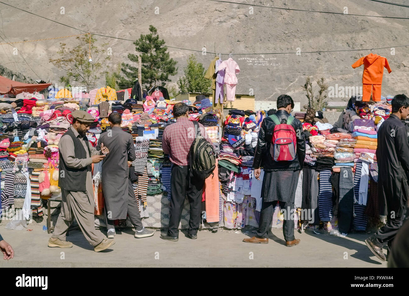 Pakistani traditional costume man hi-res stock photography and images ...