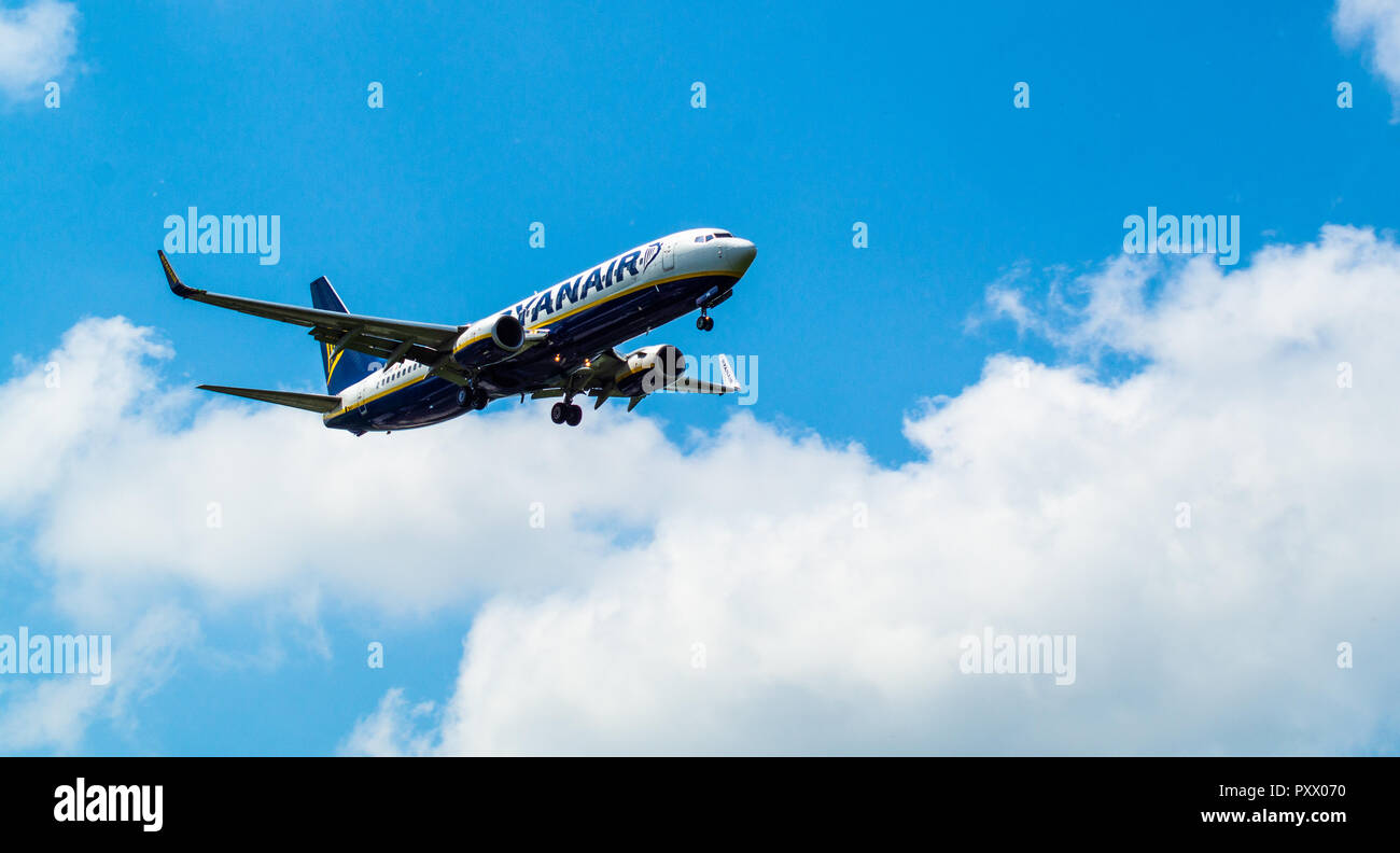 Boeing 737 800 Wheels Down High Resolution Stock Photography and Images ...