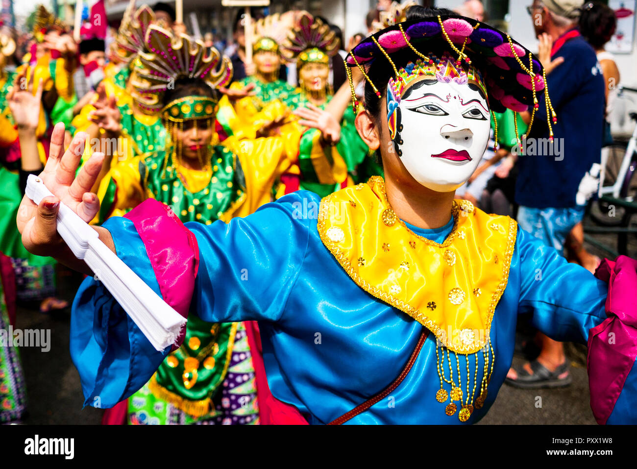 Asian dancers hi-res stock photography and images - Alamy