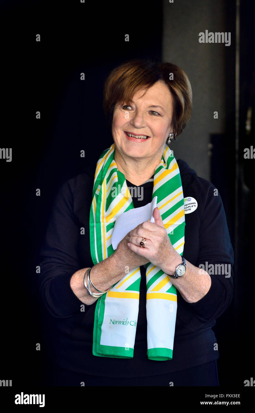 Delia smith hi-res stock photography and images - Alamy