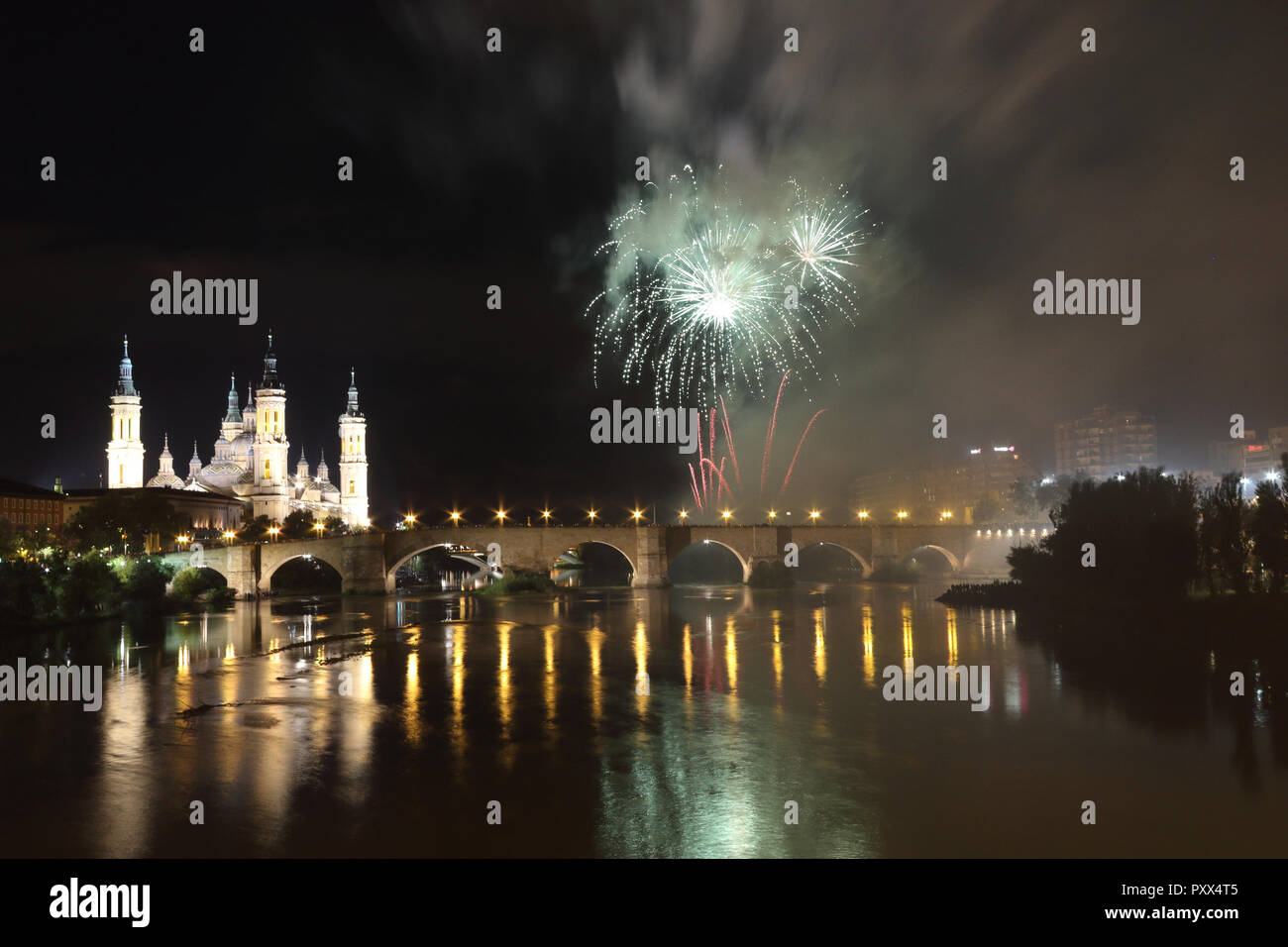 Pilares de piedra pilares hi-res stock photography and images - Alamy