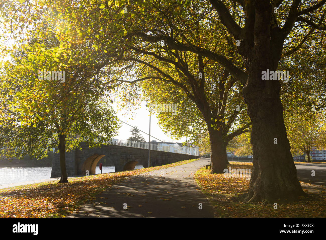 Bright sunny day at Victoria Embankment in Nottingham, Nottinghamshire ...