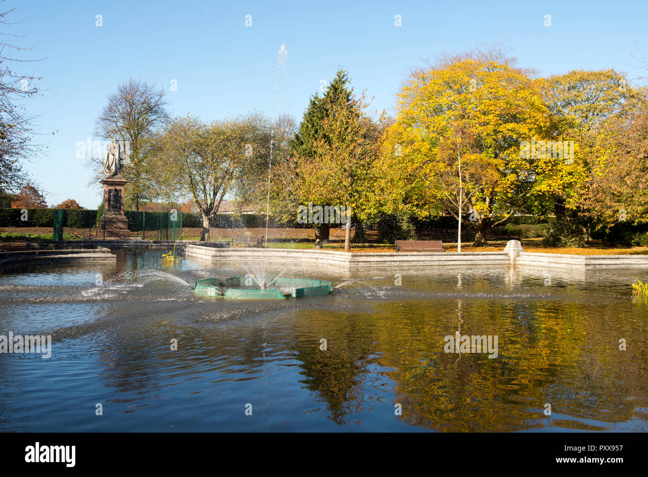 Bright sunny day at Victoria Embankment Memorial Park in Nottingham ...