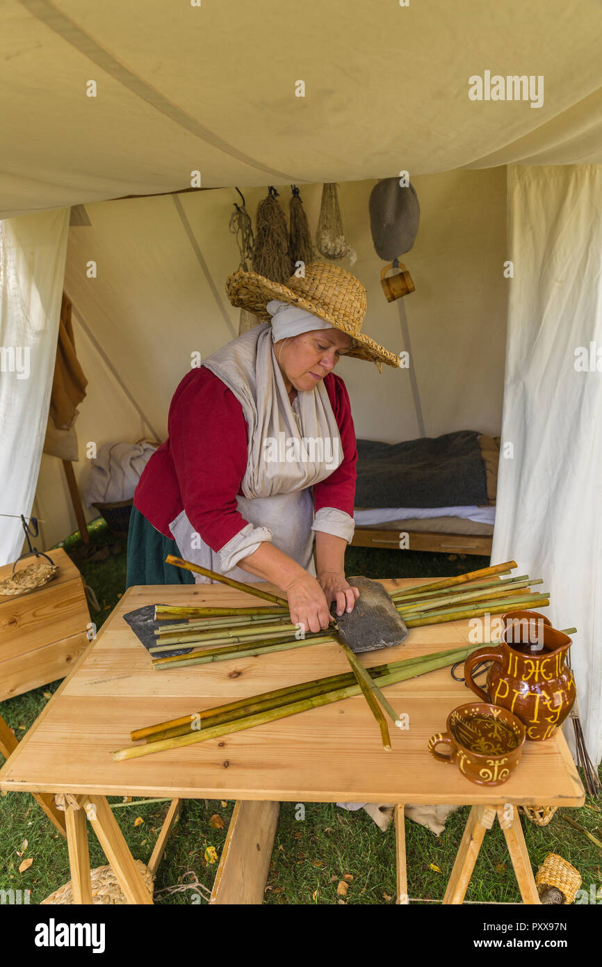 Hand weaving of a hat from reeds Stock Photo - Alamy