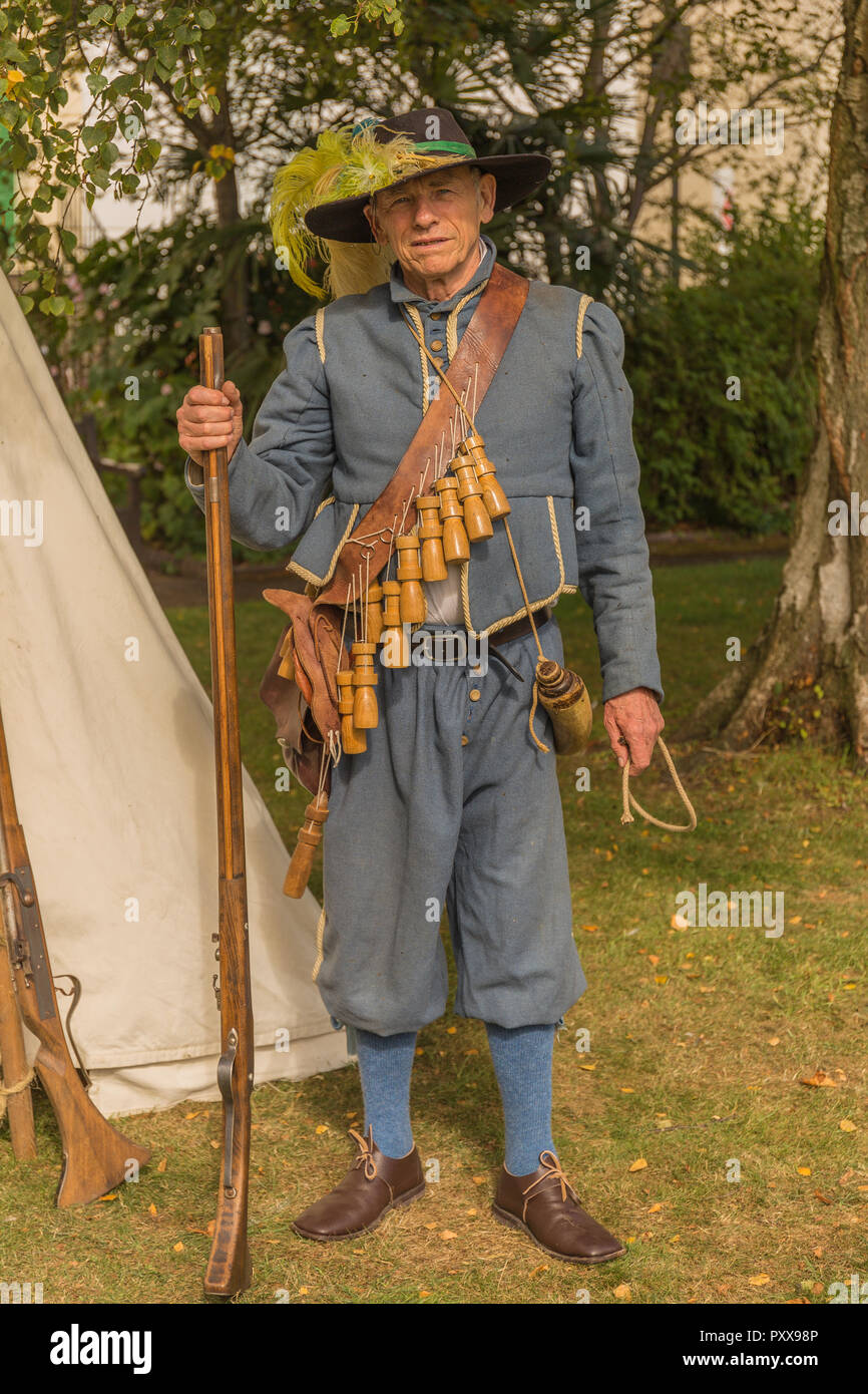 English Civil War Rifleman Stock Photo - Alamy