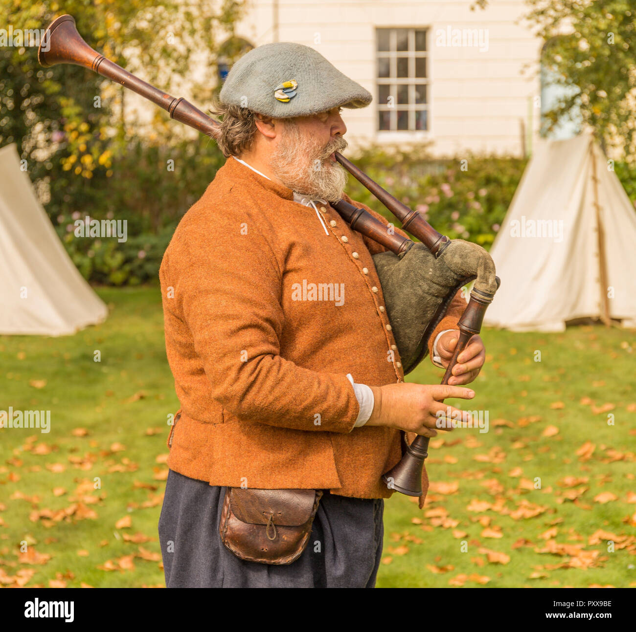Bag Pipe player at reenactment of The Siege of Gloucester Stock Photo ...