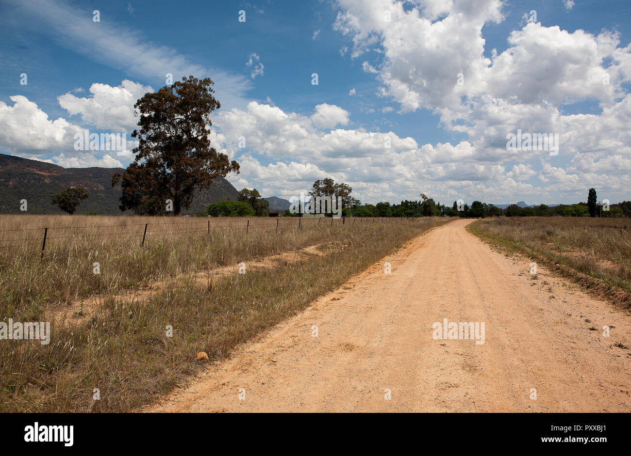 Dusty mountains hi-res stock photography and images - Alamy