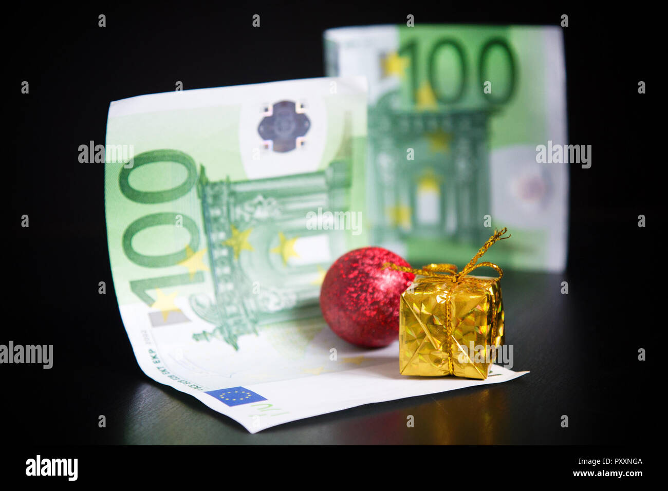 New euro bills gold hi-res stock photography and images - Alamy