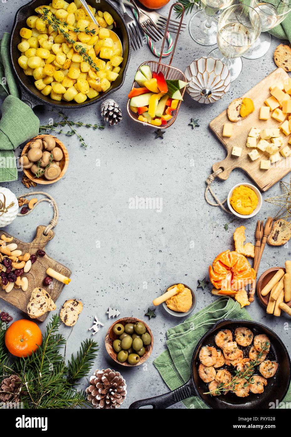 Christmas dinner party table Stock Photo - Alamy