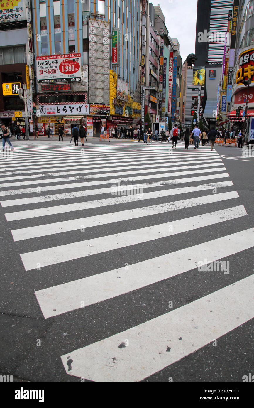 pedestrian crossings and typical streets in the shinjuku area of Tokyo ...