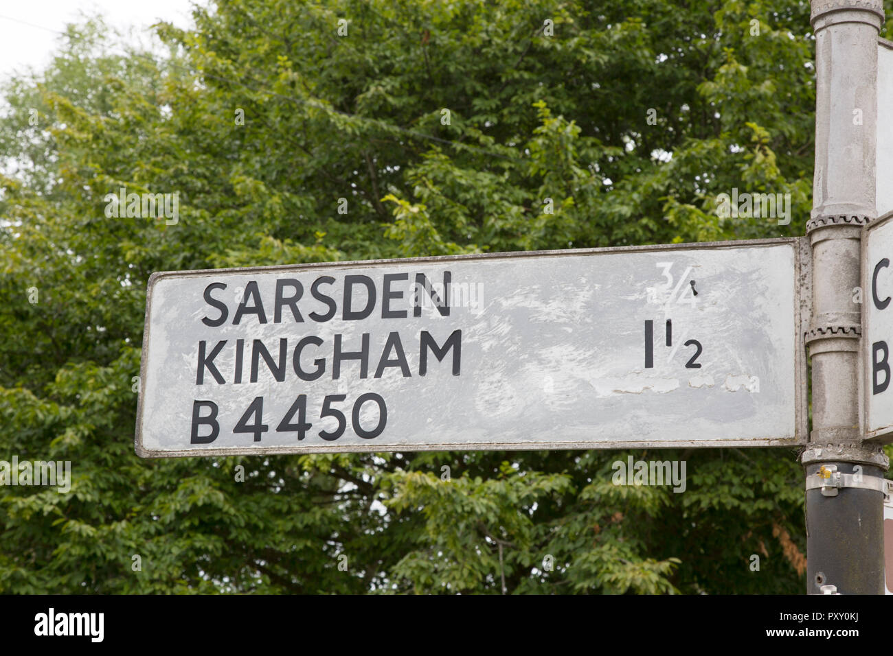 Sarsden and Kingham Signpost, Cotswolds; England; UK Stock Photo - Alamy