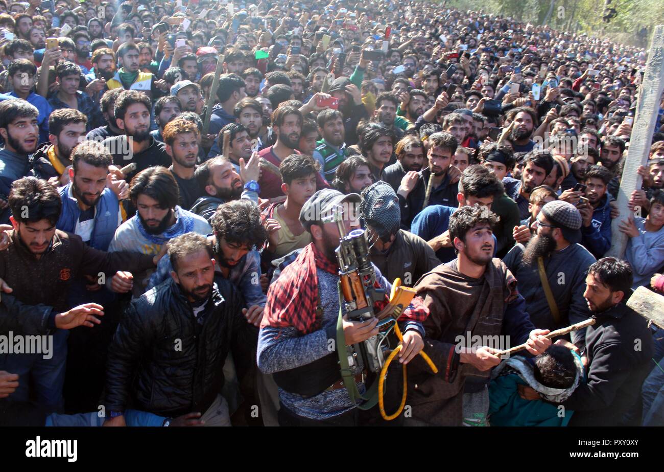 Anantnag, India. 24th Oct, 2018. Militants fire dozens of rounds in air ...