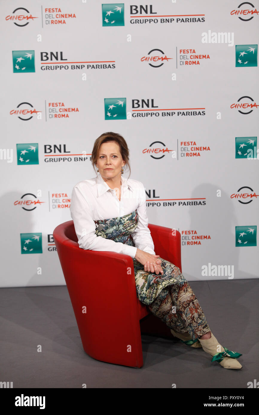 Sigurney weaver hi-res stock photography and images - Alamy