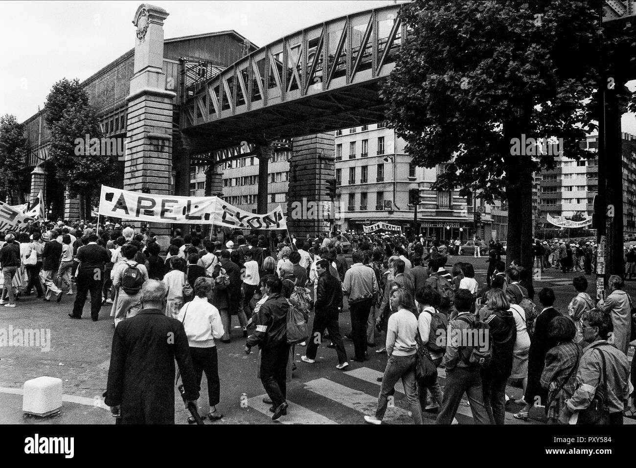 Defenders of Confessional School march to protest against alleged ...