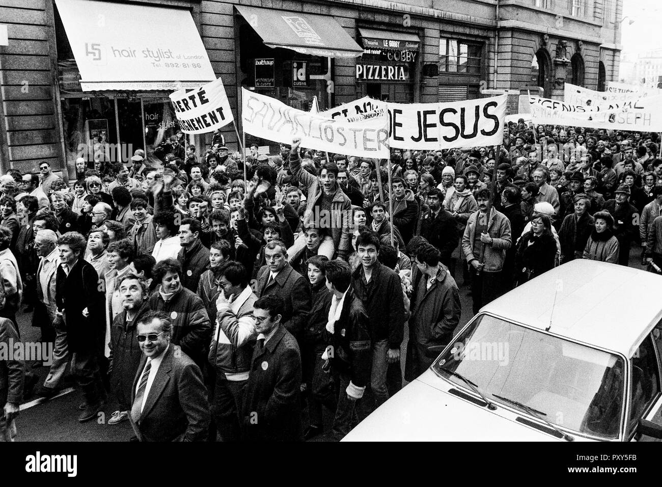 Far right france protest Black and White Stock Photos & Images - Alamy