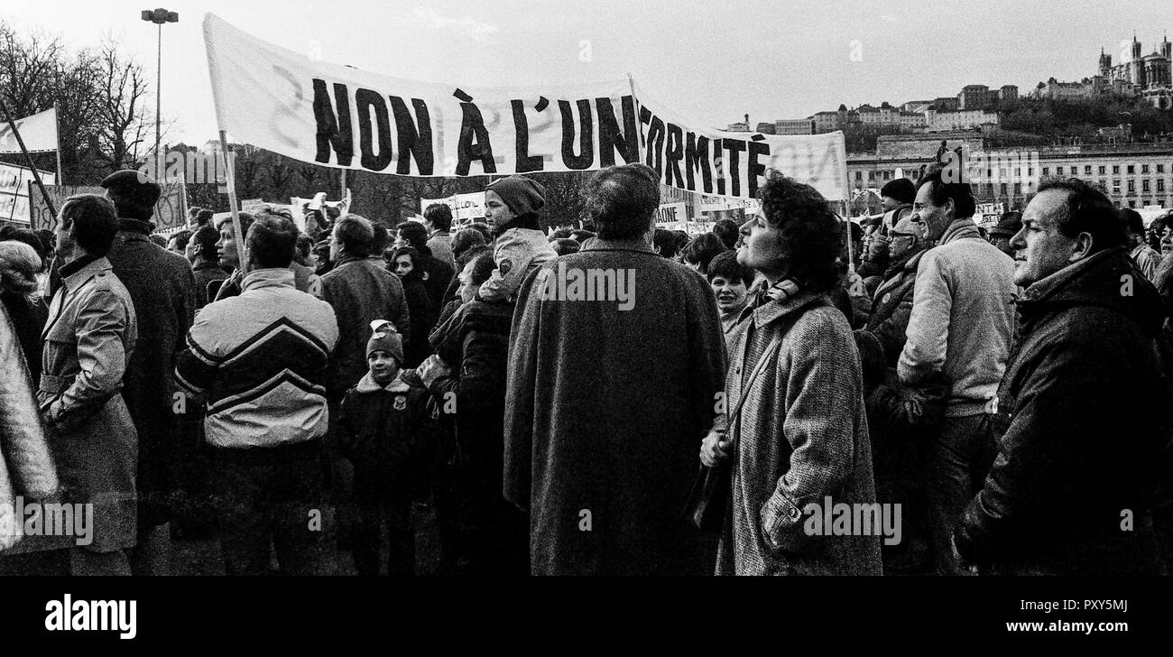 Far right france protest Black and White Stock Photos & Images - Alamy