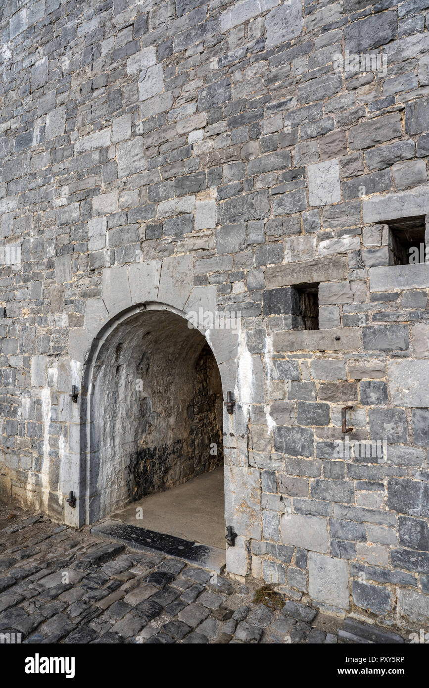 entrance to the castle Stock Photo - Alamy