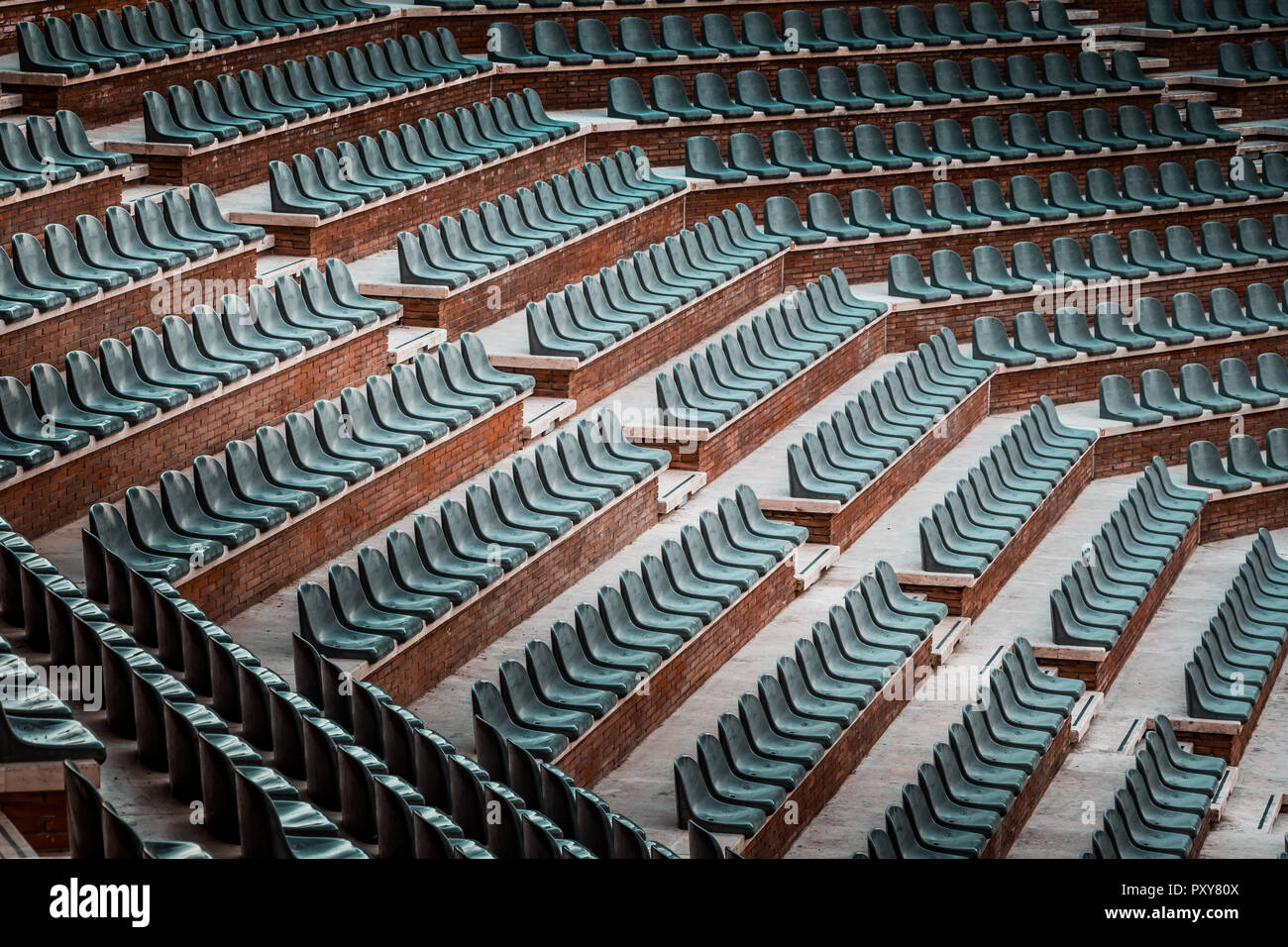 University college amphitheatre empty hi-res stock photography and ...