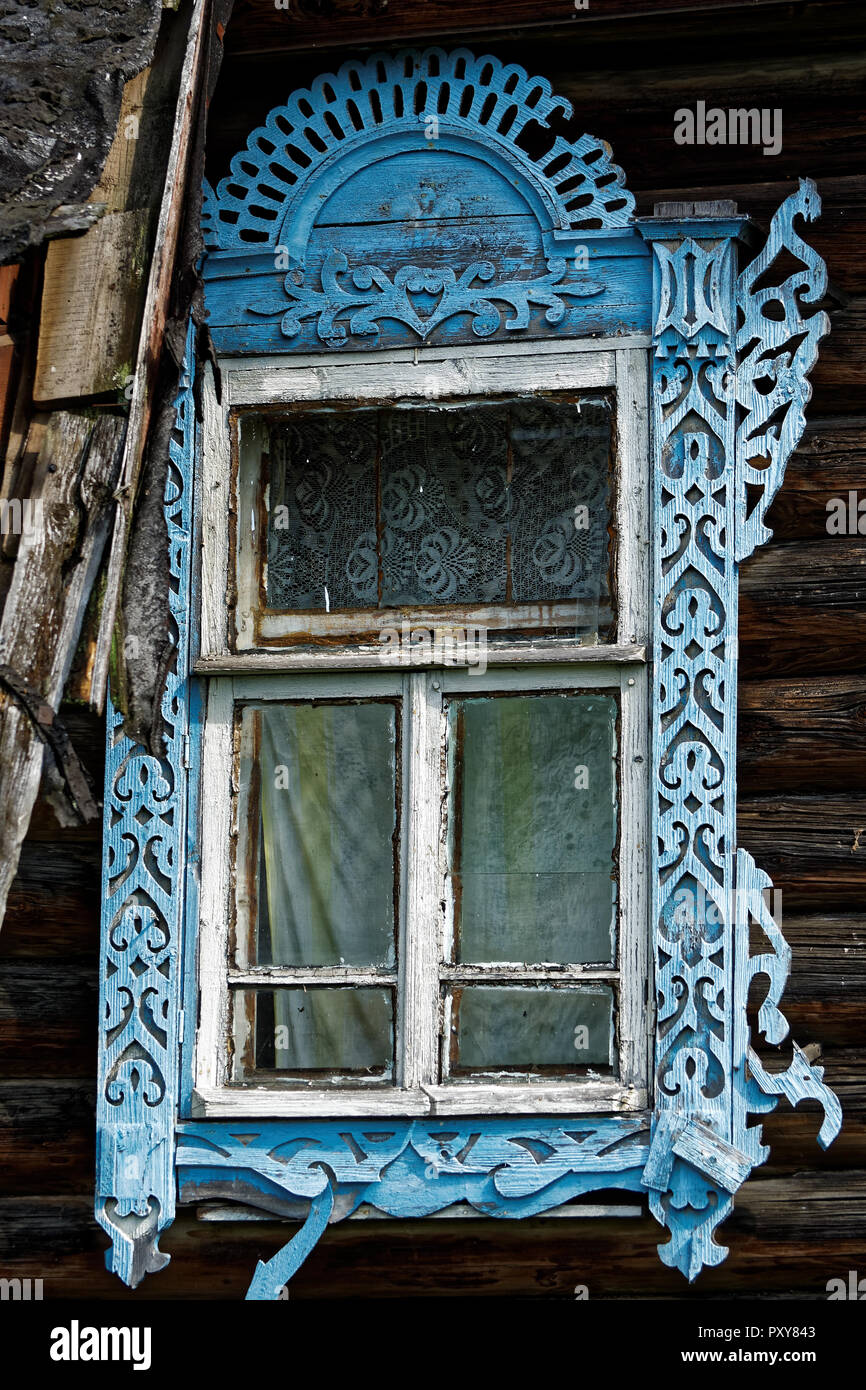 Photo old window hut Stock Photo - Alamy