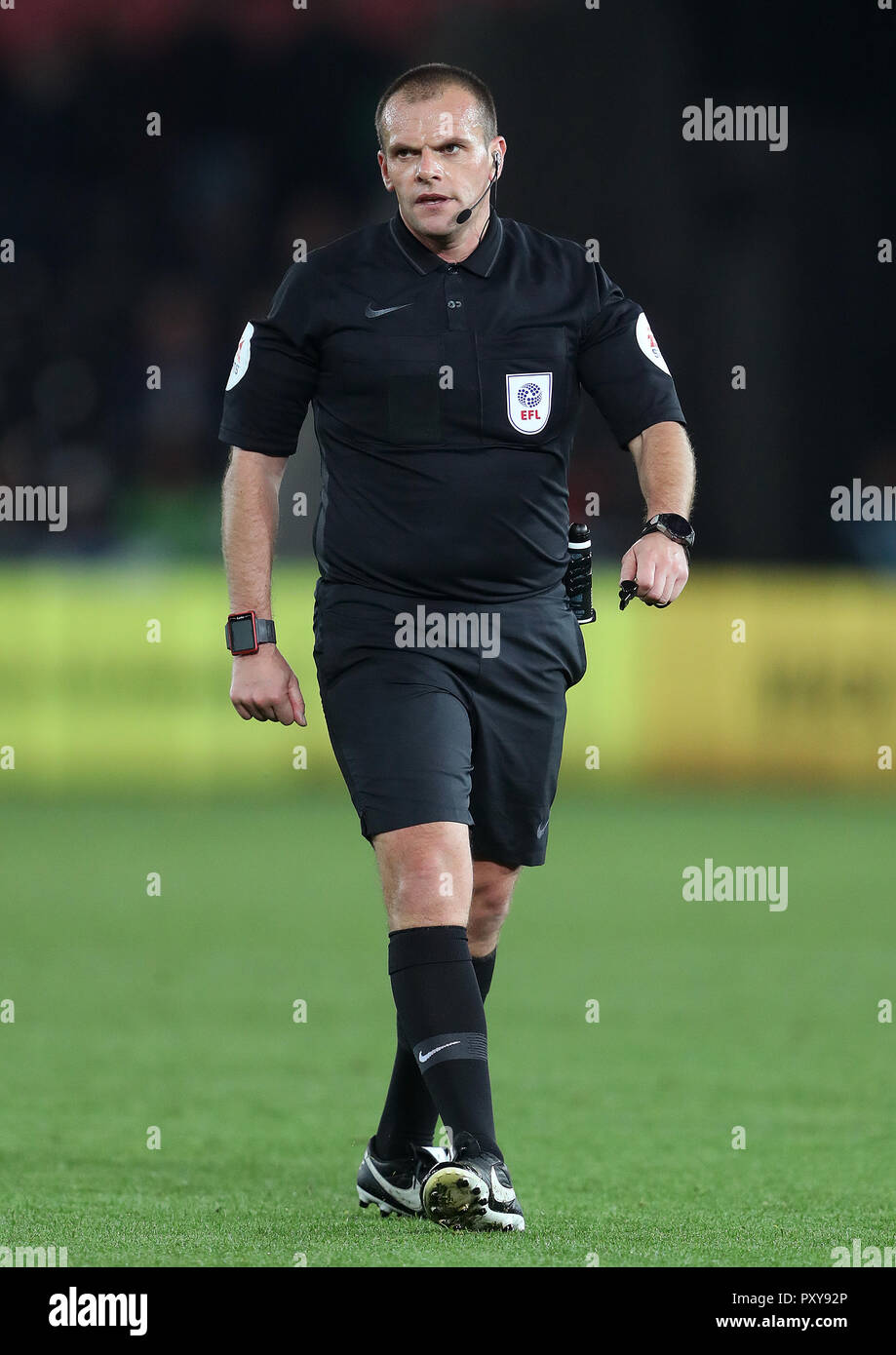 Referee Geoff Eltringham Stock Photo - Alamy