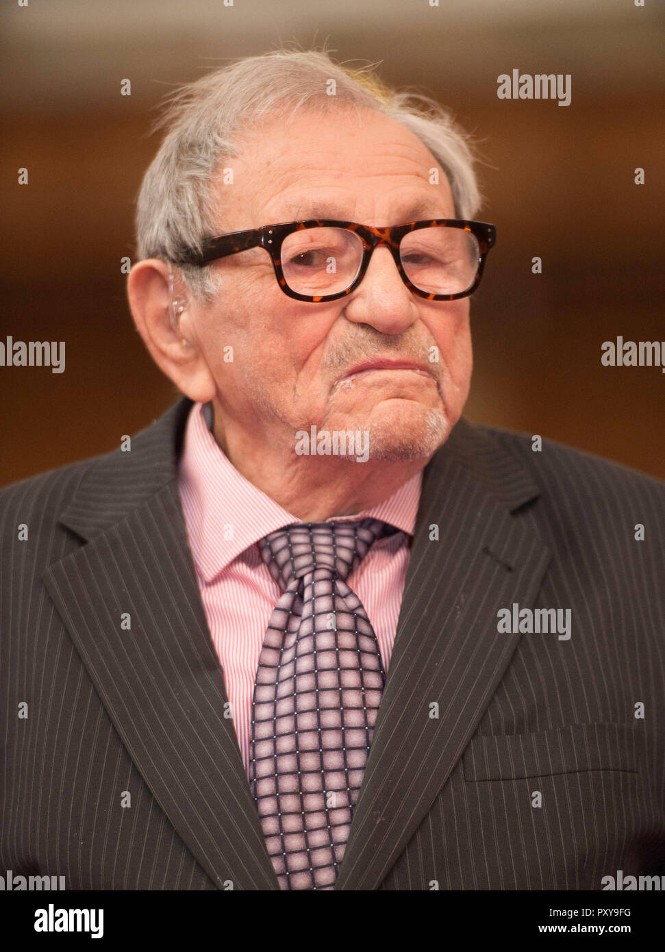 Manny Blankett, 101, the oldest resident of London's Square Mile, after ...