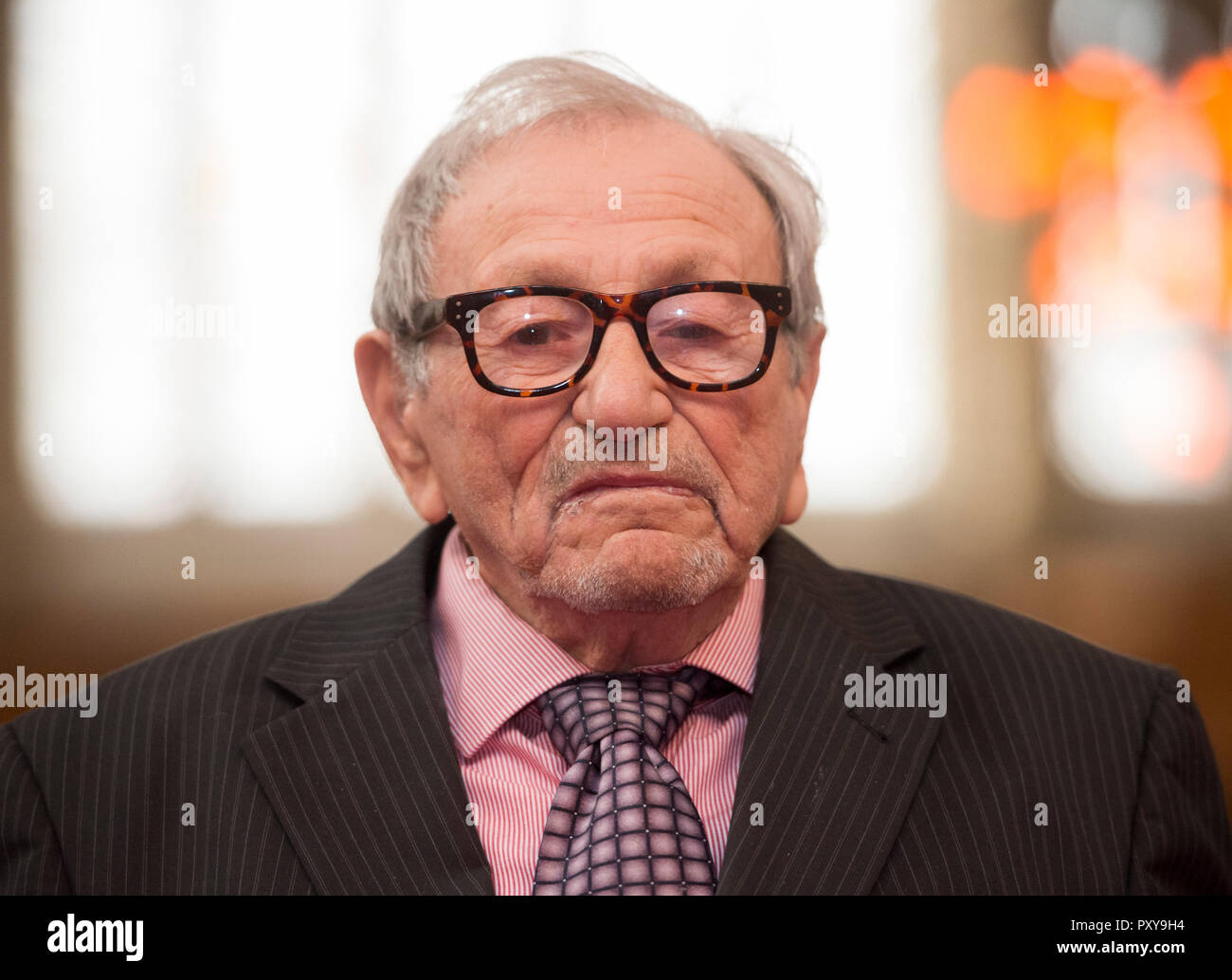Manny Blankett, 101, the oldest resident of London's Square Mile, after ...