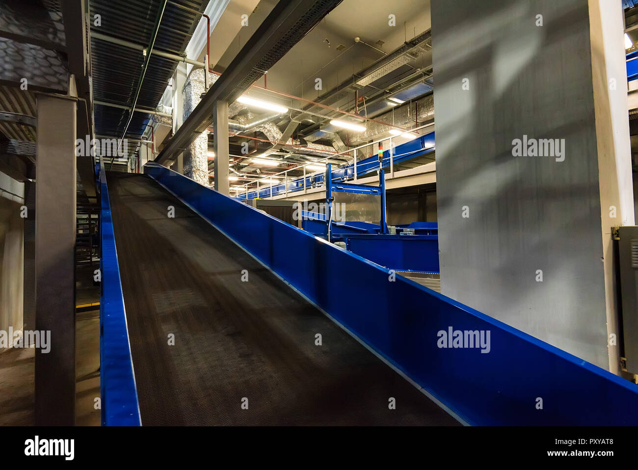 Baggage claim area with empty baggage carousels Stock Photo - Alamy