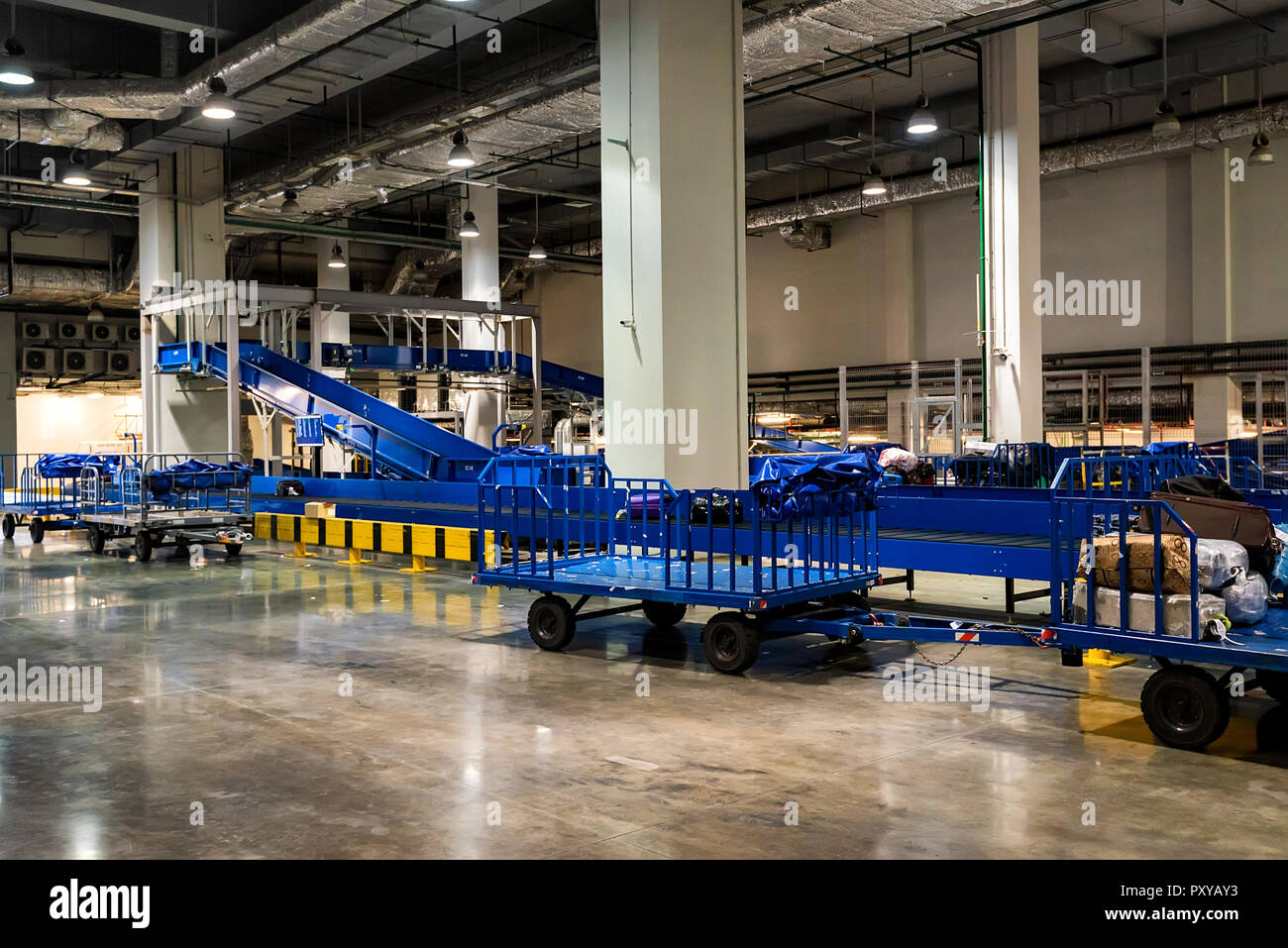 Baggage claim area with empty baggage carousels Stock Photo - Alamy