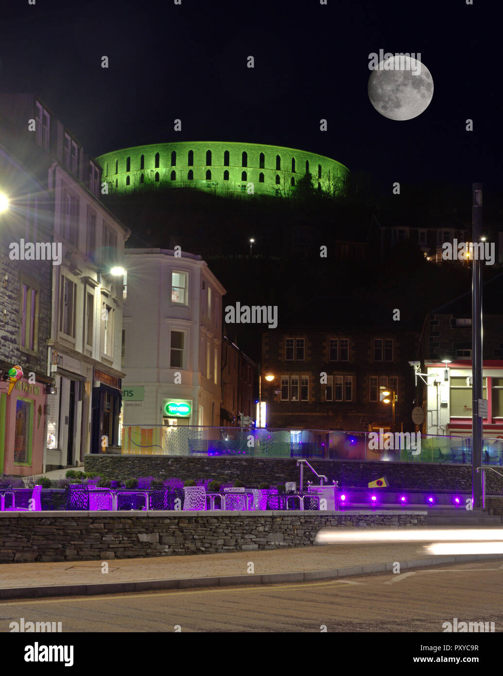 Street scene oban hi-res stock photography and images - Alamy