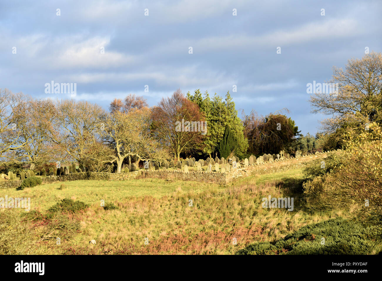 Hillside graveyard hi-res stock photography and images - Alamy
