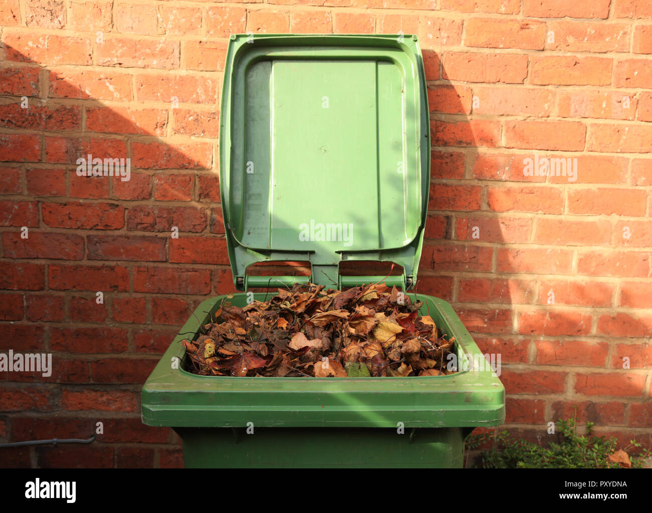 Full wheelie bin england hi-res stock photography and images - Alamy